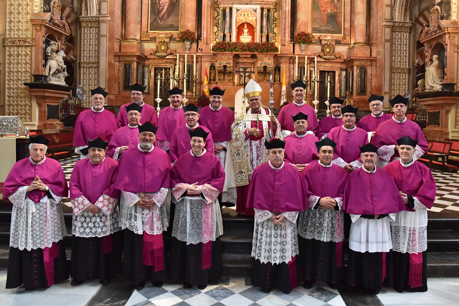 Toman posesión los dos nuevos canónigos de la Santa Iglesia Catedral ...